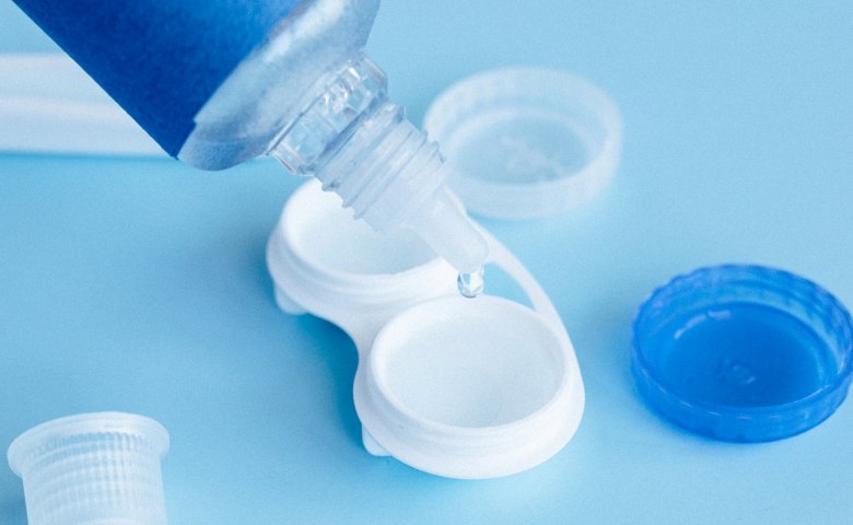 10 Tips Menggunakan Softlens: Aman & Tidak Perih - Tokopedia Blog