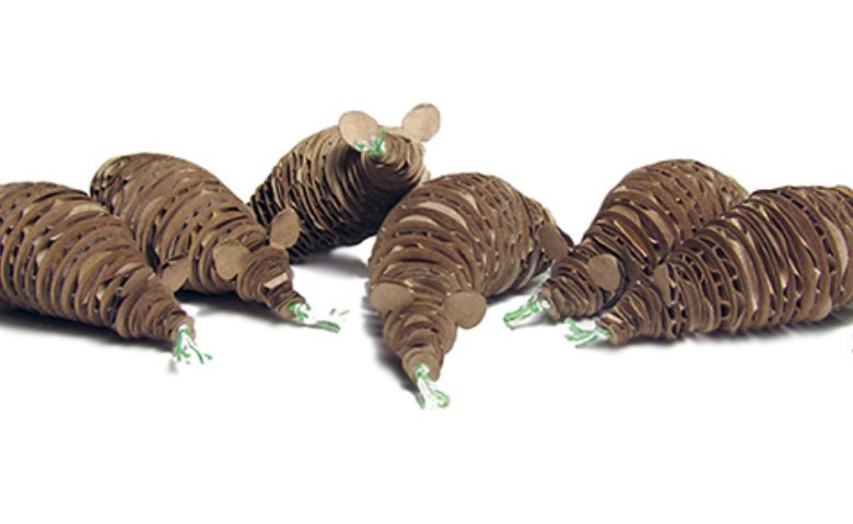 9 Mainan Kucing yang Disenangi dan Mudah untuk Dibuat