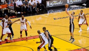 10 Teknik Dasar Bola Basket dan Penjelasan Lengkapnya