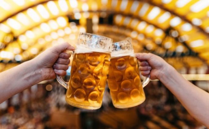 17 Macam-macam Gelas Minuman dan Fungsinya