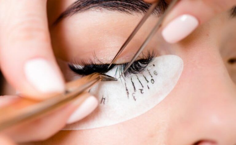 Apa Itu Eyelash Extensions? Simak Pengertian, Tipe & Fakta Menarik!