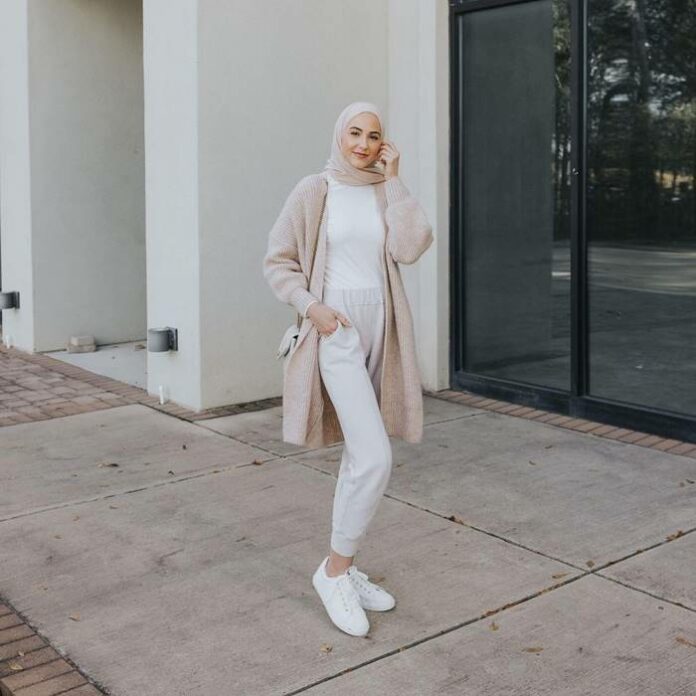 7 Inspirasi OOTD Hijab Simple dengan Outer & Jaket - Tokopedia Blog