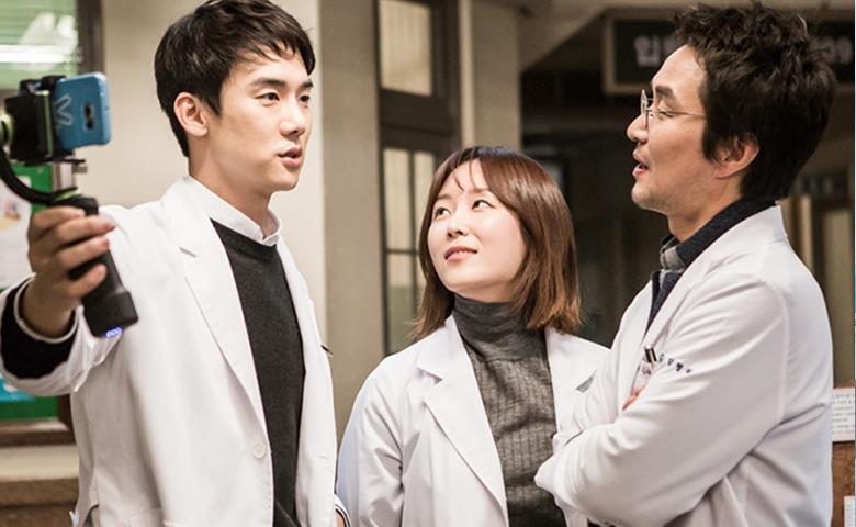 10 Drama Korea Tentang Dokter yang Seru dan Menambah Wawasan