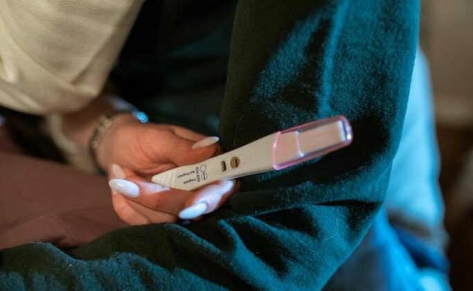 Cara Menggunakan Test Pack yang Akurat Lengkap Beserta Gambarnya