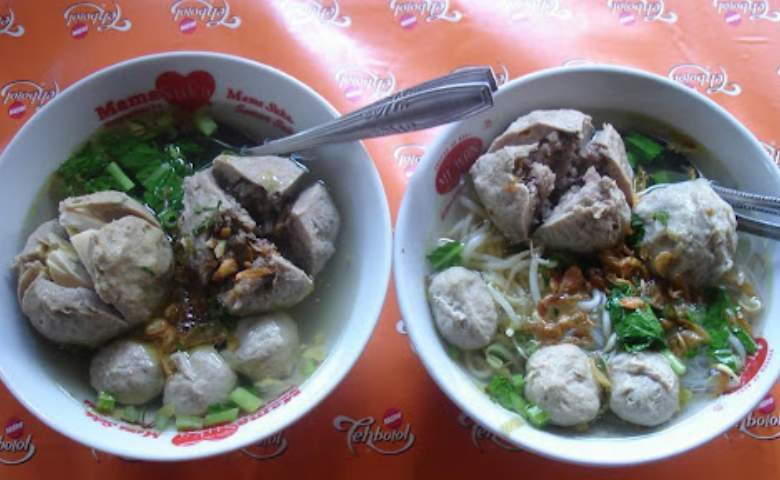 Rekomendasi Warung Bakso Enak di Bandung, yang Beli Harus Antre