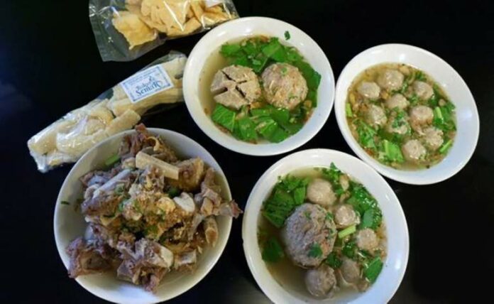 Rekomendasi Warung Bakso Enak di Bandung, yang Beli Harus Antre