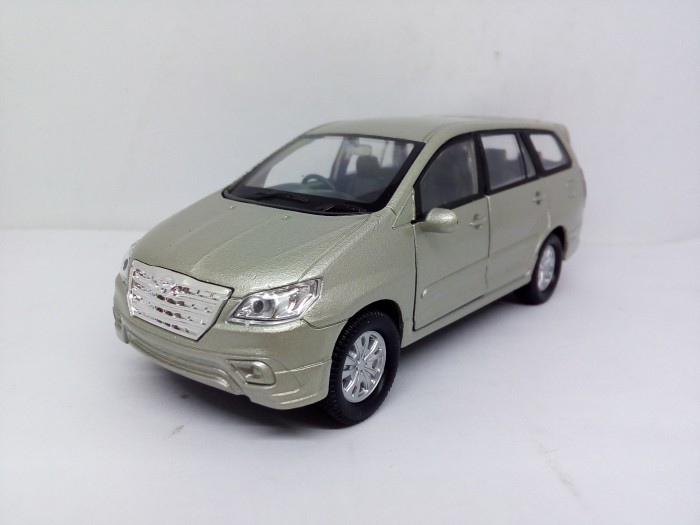Jual Diecast Miniatur Mobil TOYOTA KIJANG INNOVA Silver Diecast Car ...