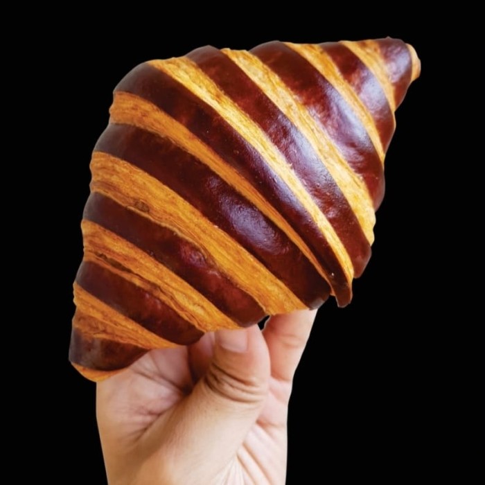 Jual Bicolor Nutella croissant - Jakarta Selatan - Don Bakeshop | Tokopedia
