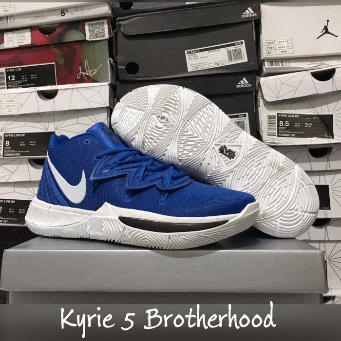 Jual Sepatu Basket Kyrie 5 Brotherhood Blue White Biru Putih - Kota ...