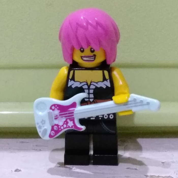 Jual Mini figure LEGO original Rocker Girl Pink Hair - Kab. Sidoarjo ...