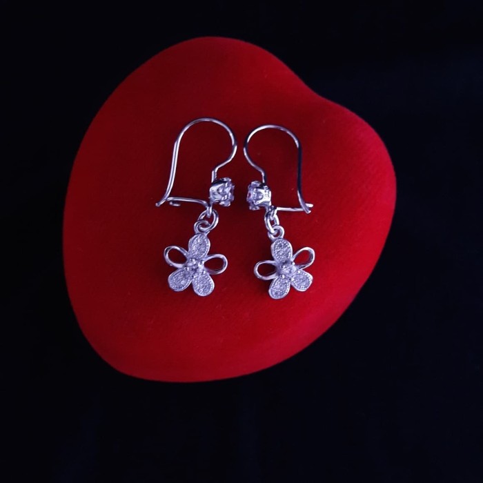 Jual ANTING SILVER/PERAK 925.MODEL KEMBANG BAGUS DAN SIMPLE MODEL ...