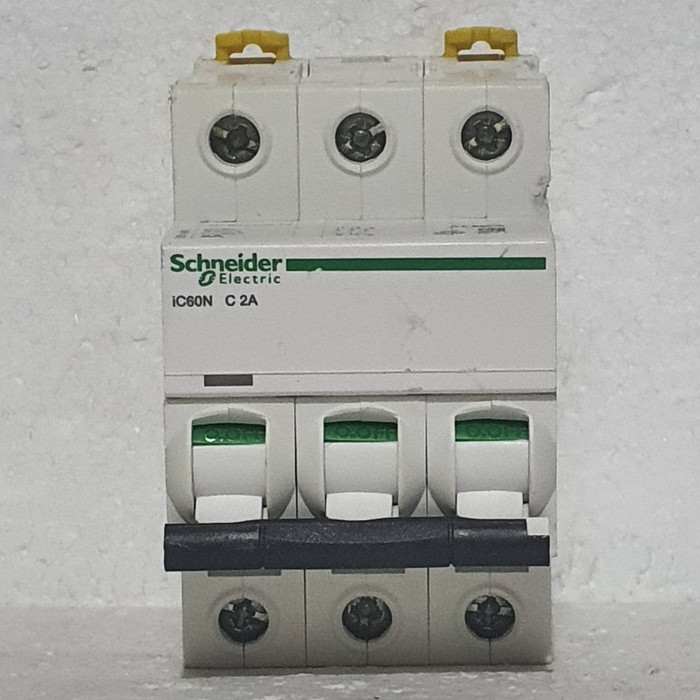 Jual MCB Schneider iC60N 3P 1A, 2A, 3A, 4A / MCB Schneider 3 Phase 1A-4A - Jakarta Pusat - Bina ...