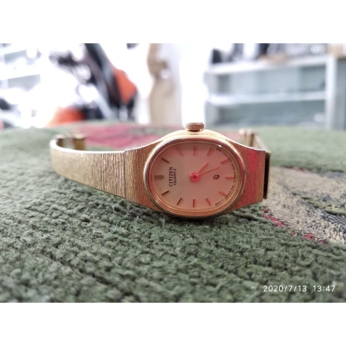 Jual Jam Citizen Quartz Base Metal YP Gold Tone Oval Wrist watch Bekas ...